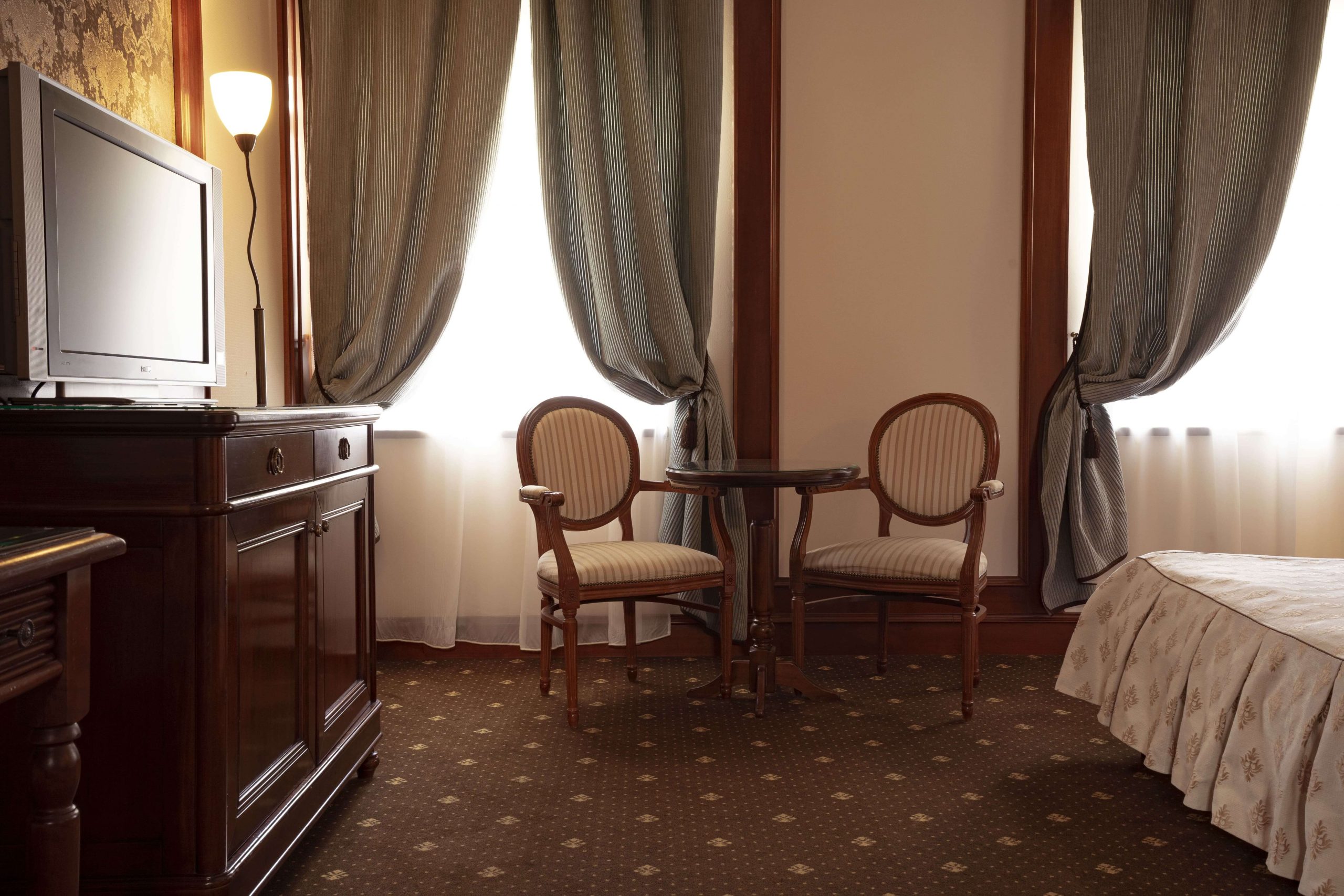 Cazare de 4 stele în centrul istoric din Iași la Select Hotel