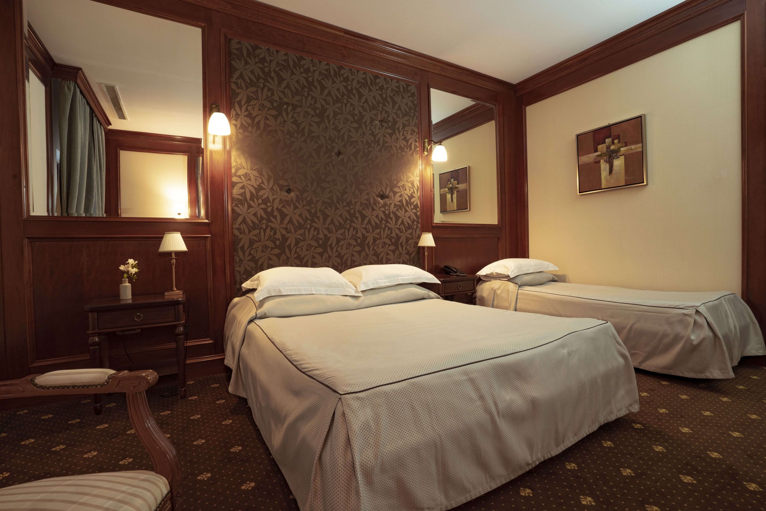 Cazare de 4 stele în centrul istoric din Iași la Select Hotel